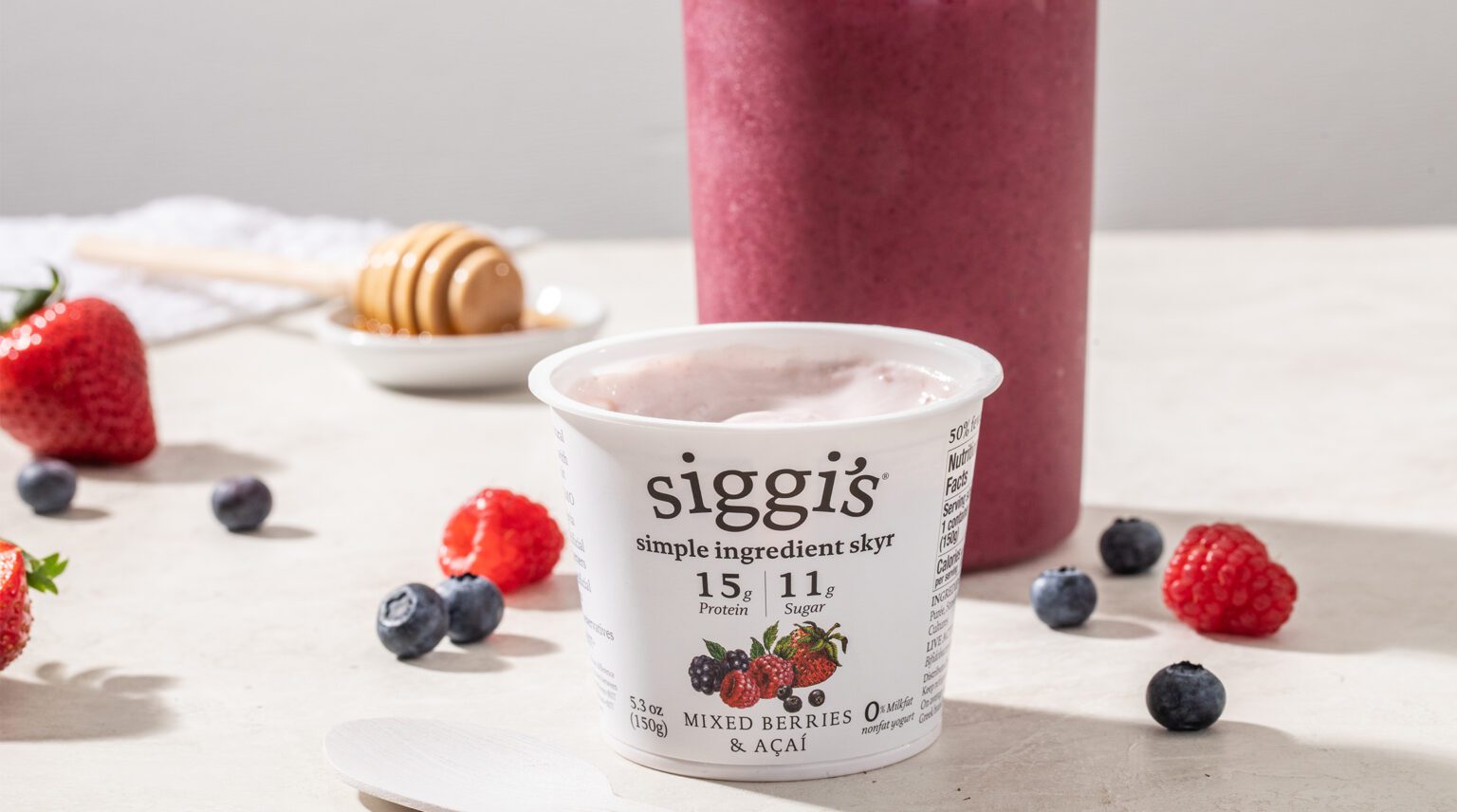 siggi's Icelandic yogurt - mixed berry smoothie